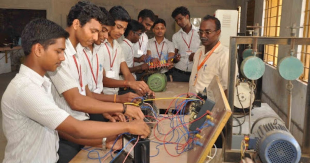 What is Polytechnic: Complete Guide - questionkaka.com